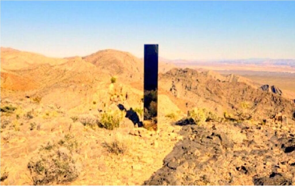 Otro misterioso monolito de metal encontrado, esta vez en un desierto ...